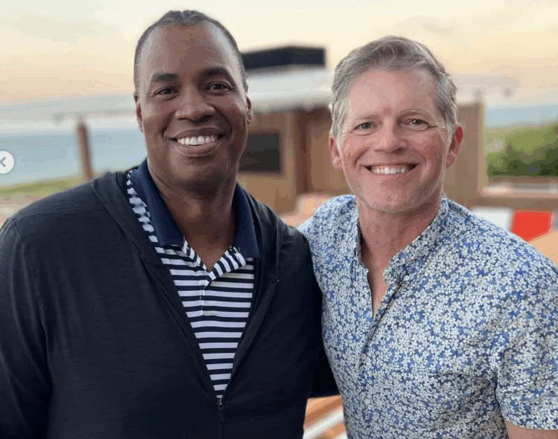 Jason Collins, 1º jogador da NBA a se assumir gay, se casa com produtor